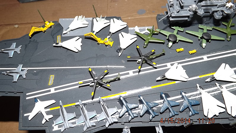 USS Kitty Hawk -- Plastic Model Aircraft Carrier Kit -- 1/800 Scale ...