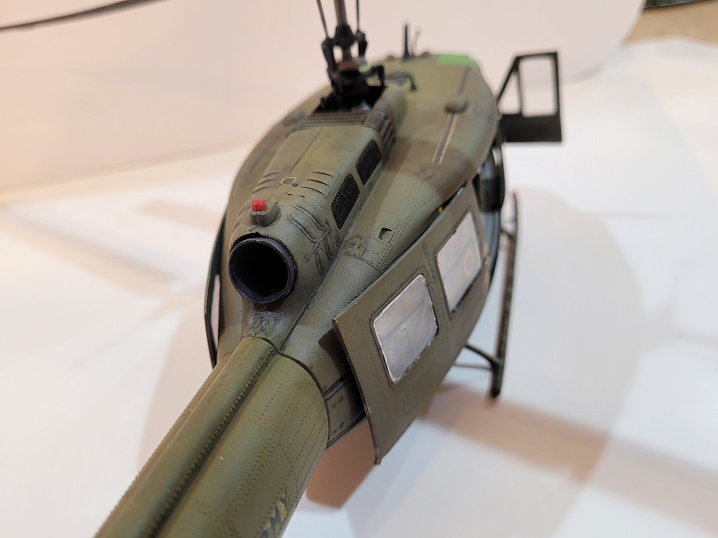 UH-1D Huey Gunship -- Plastic Model Helicopter Kit -- 1/32 Scale ...