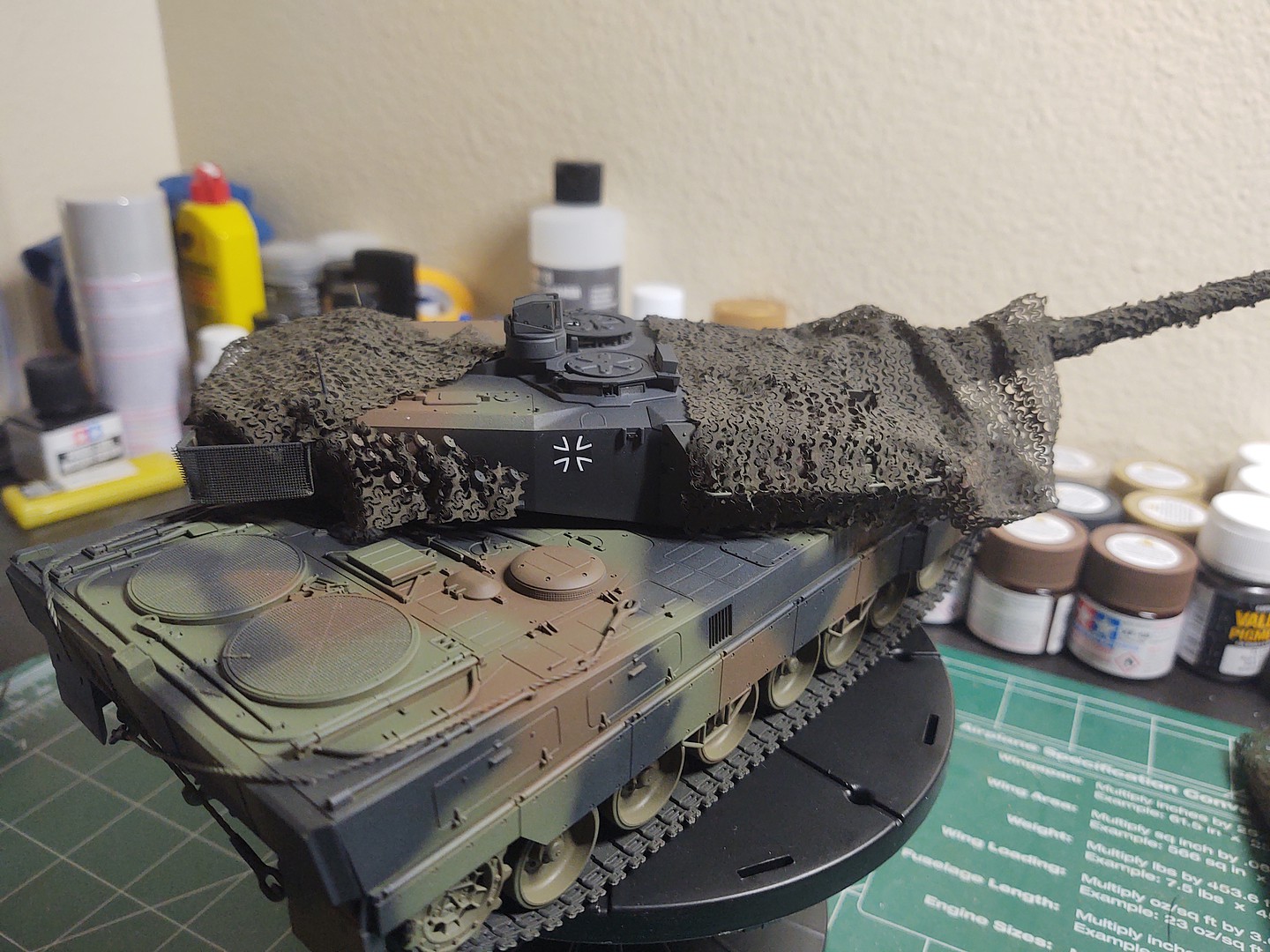 Leopard 2 A6 Main Battle Tank -- Plastic Model Military Vehicle Kit ...