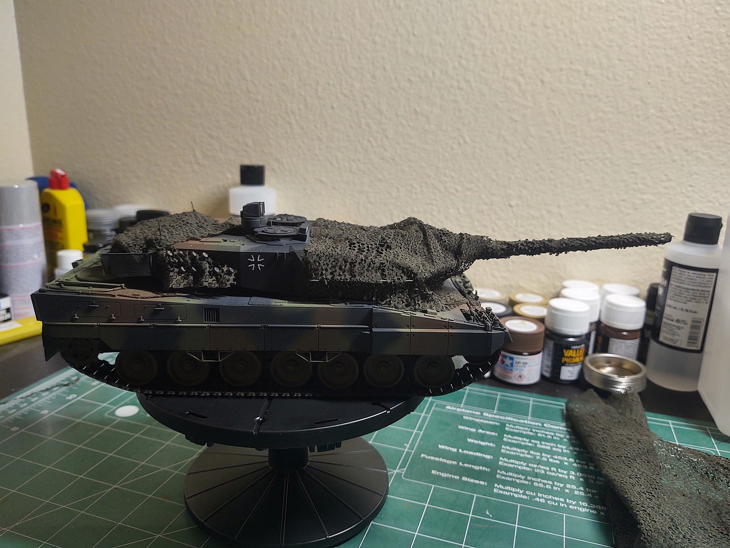 Leopard 2 A6 Main Battle Tank -- Plastic Model Military Vehicle Kit ...