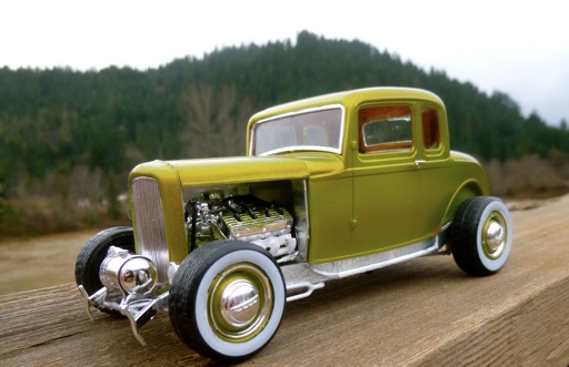 1932 Ford 5 Window Coupe -- Plastic Model Car Kit -- 1/25 Scale ...