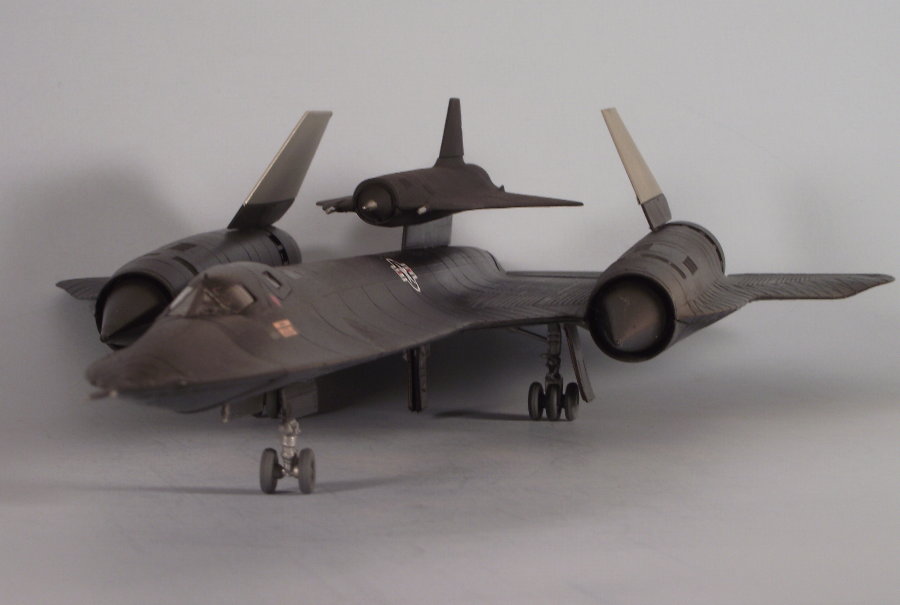 SR-71A Blackbird -- Plastic Model Airplane Kit -- 1/72 Scale -- #855810 pictures by rarem37