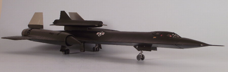 SR-71A Blackbird -- Plastic Model Airplane Kit -- 1/72 Scale -- #855810 pictures by rarem37