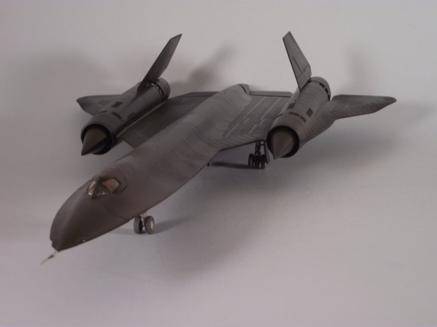 SR-71A Blackbird -- Plastic Model Airplane Kit -- 1/72 Scale -- #855810 ...