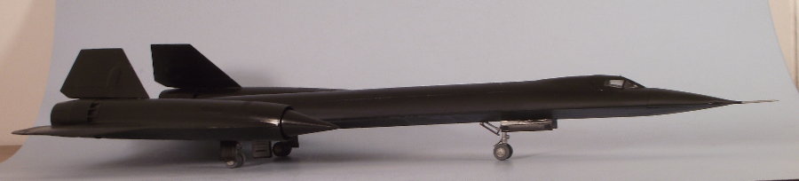 SR-71A Blackbird -- Plastic Model Airplane Kit -- 1/72 Scale -- #855810 ...