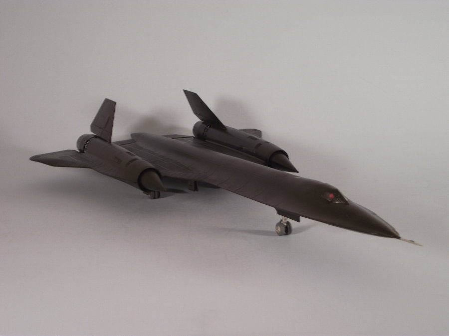 SR-71A Blackbird -- Plastic Model Airplane Kit -- 1/72 Scale -- #855810 ...
