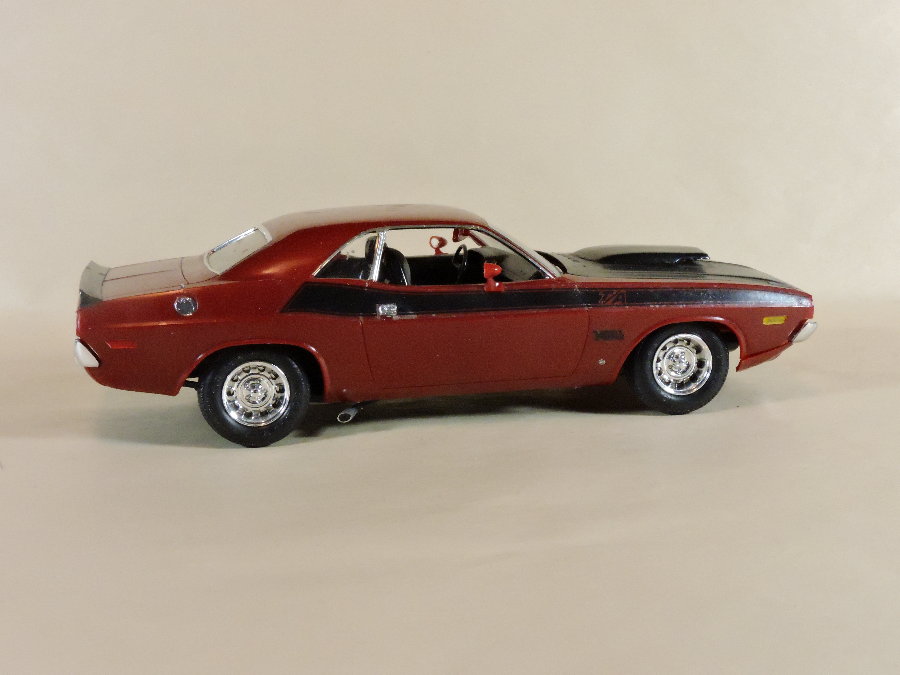 1970 Challenger 2'n 1 -- Plastic Model Car Kit -- 1/24 Scale -- #852596 ...