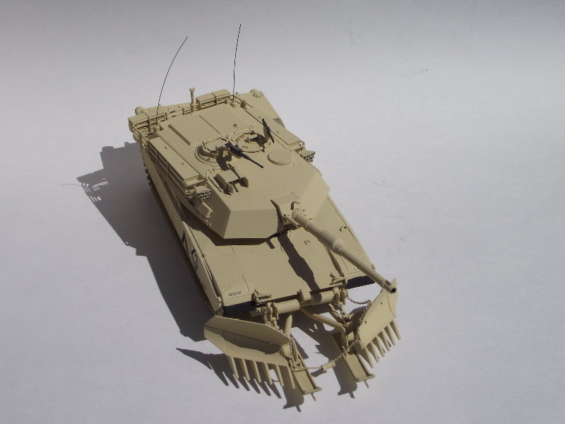 US M1A1 w/Mine Plow Tank -- Plastic Model Military Vehicle Kit -- 1/35 ...