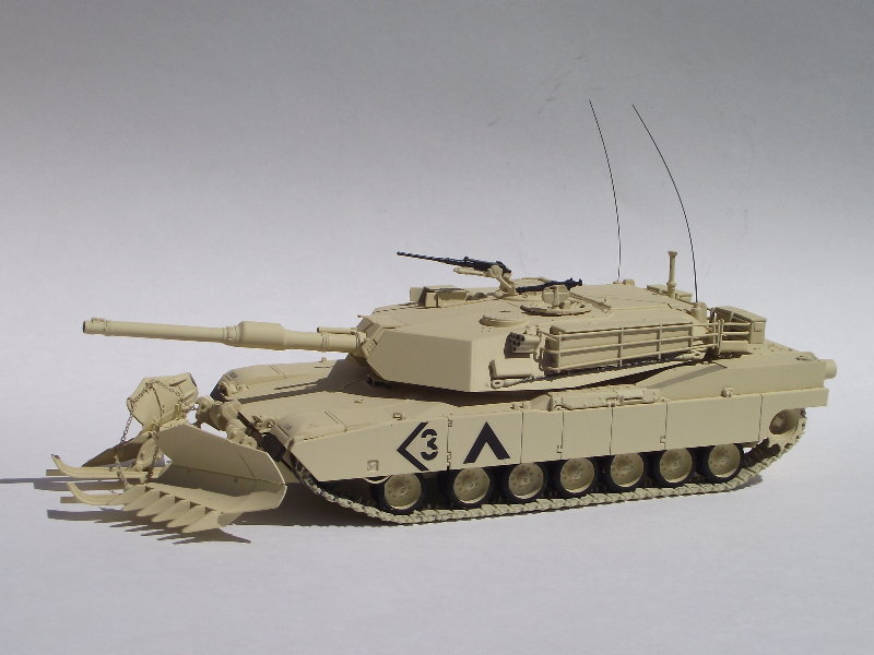 US M1A1 w/Mine Plow Tank -- Plastic Model Military Vehicle Kit -- 1/35 ...