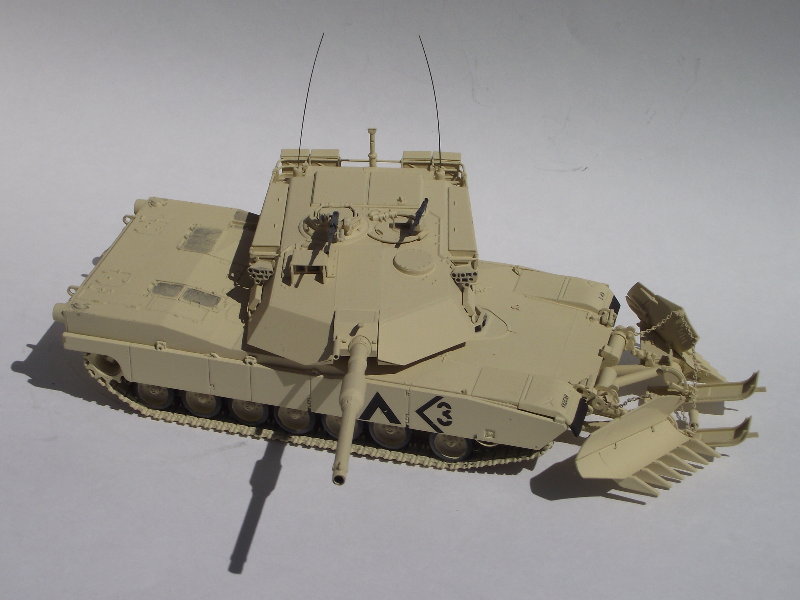 US M1A1 w/Mine Plow Tank -- Plastic Model Military Vehicle Kit -- 1/35 ...