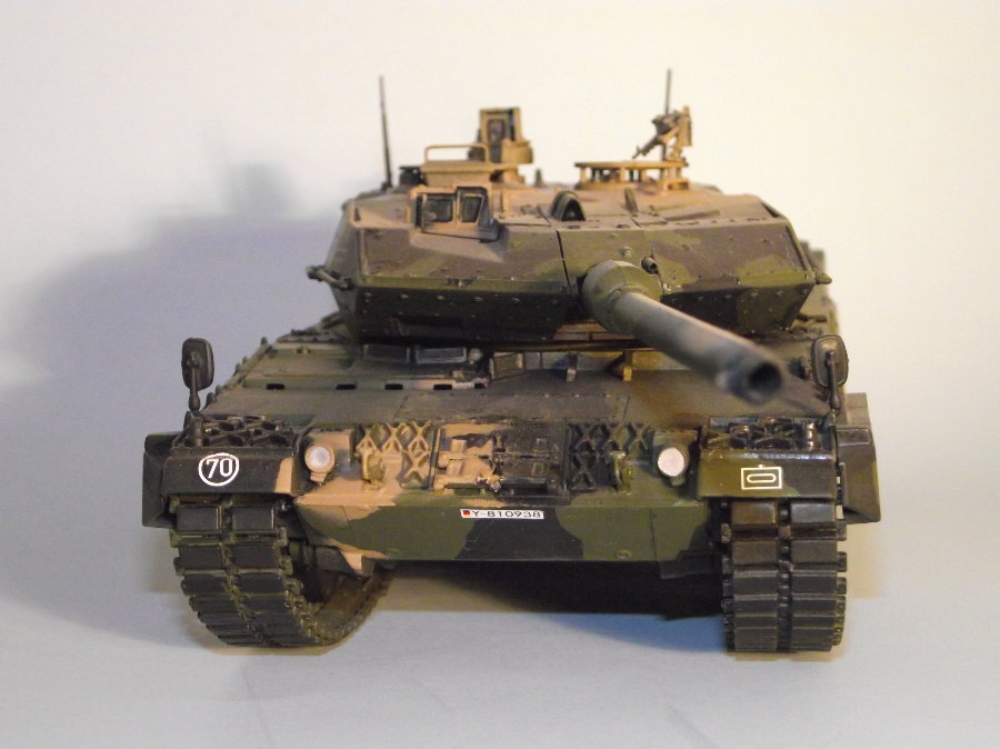 Leopard 2 A6 Main Battle Tank -- Plastic Model Military Vehicle Kit ...