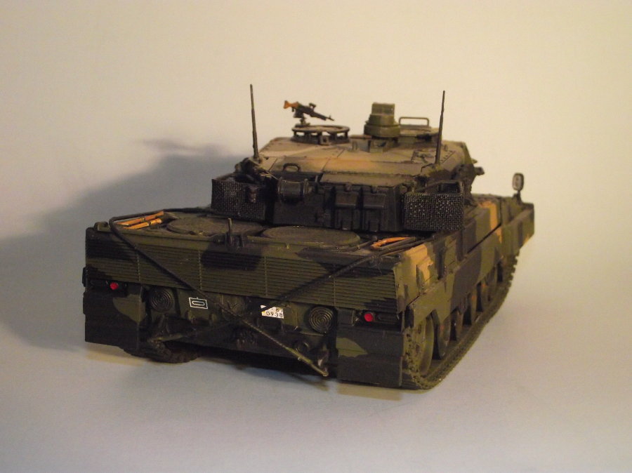 Leopard 2 A6 Main Battle Tank -- Plastic Model Military Vehicle Kit ...