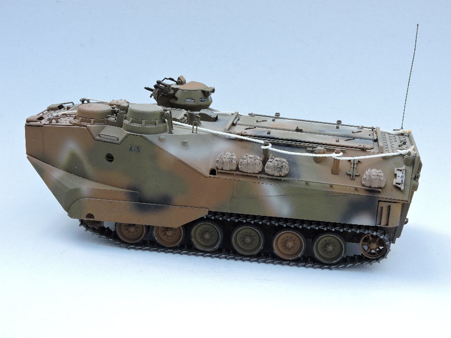 US Marines AAVP7A1 W/UGWS -- Plastic Model Military Vehicle Kit -- 1/35 ...