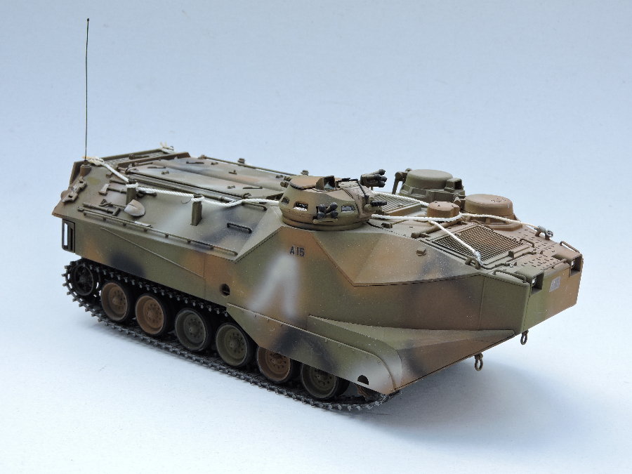 US Marines AAVP7A1 W/UGWS -- Plastic Model Military Vehicle Kit -- 1/35 ...