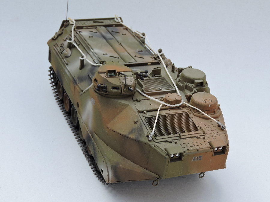 US Marines AAVP7A1 W/UGWS -- Plastic Model Military Vehicle Kit -- 1/35 ...