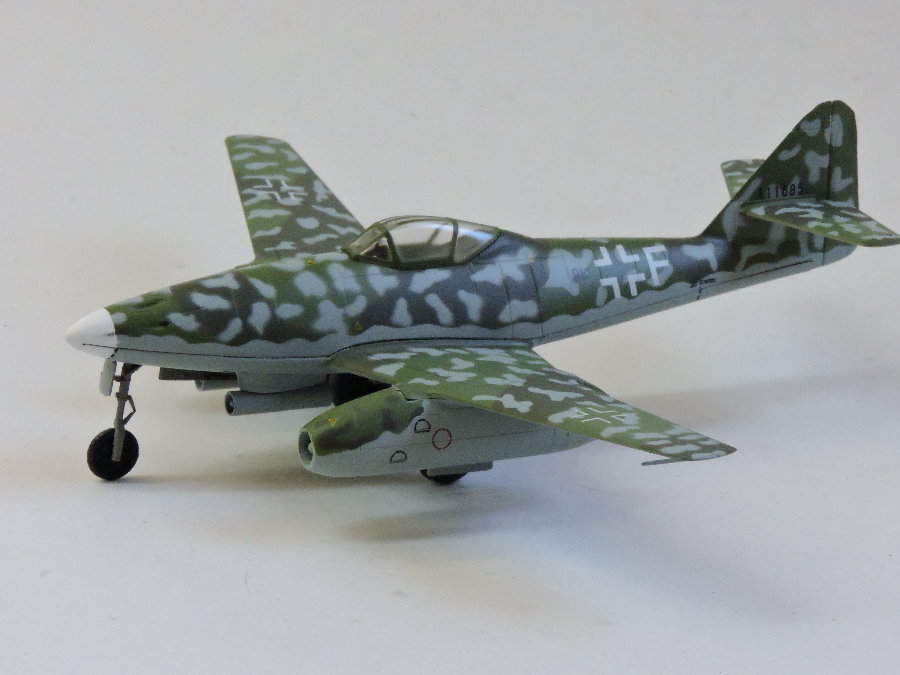 Me262A2a, 9K+FL 1/KG51 (Built-up Plastic) -- Pre-Built Plastic Model ...