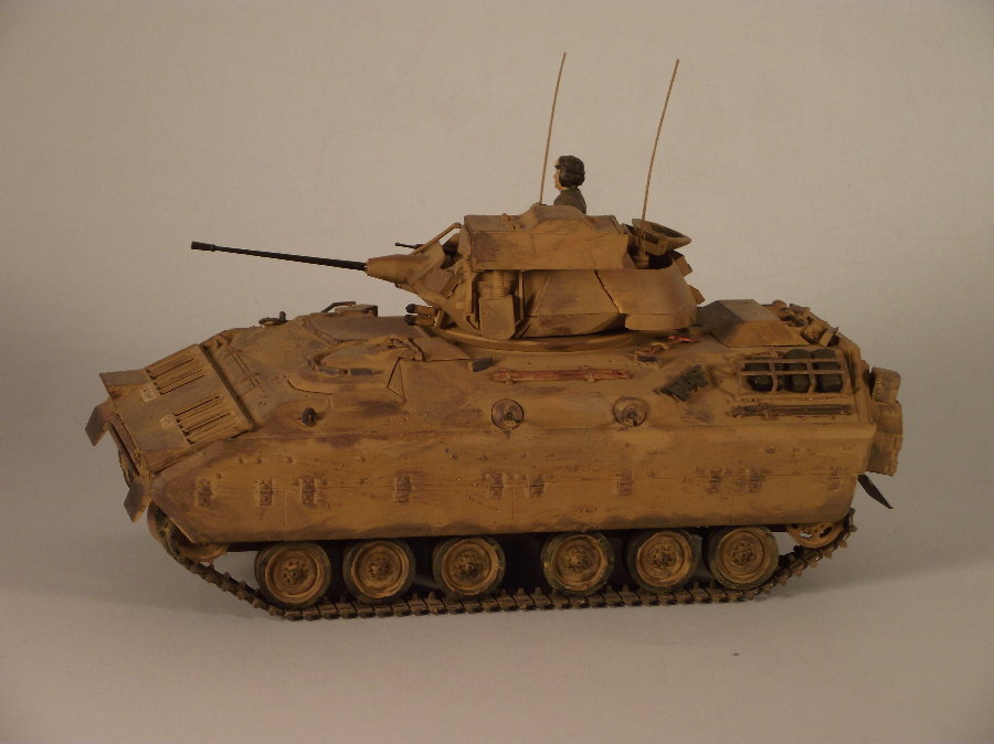 M2 Bradley IFV Tank -- Plastic Model Military Vehicle Kit -- 1/35 ...