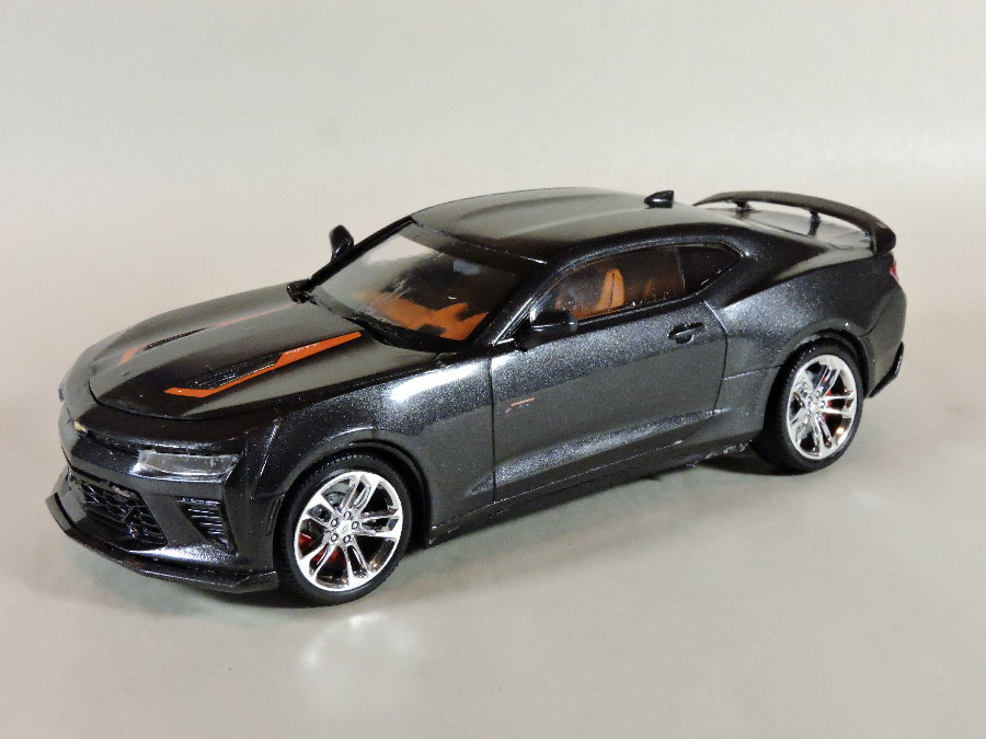 2017 Chevy Camaro 50th Anniversary -- Plastic Model Car Kit -- 1/25 ...