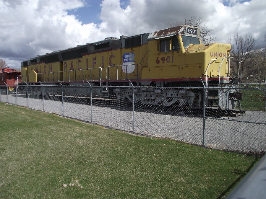 DD40AX Centennial Union Pacific #6900 -- HO Scale Model Train Diesel ...