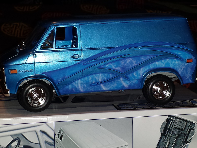 1977 Chevy Van -- Plastic Model Truck Kit -- 1/24 Scale -- #857221 ...
