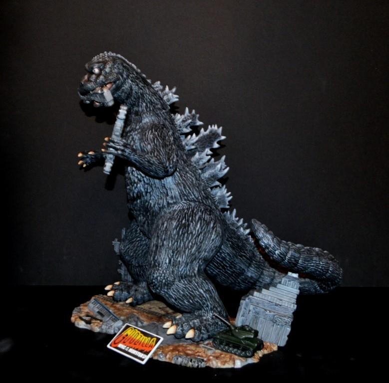 Godzilla Figure -- Plastic Model Celebrity Figure Kit -- 1/144 Scale ...