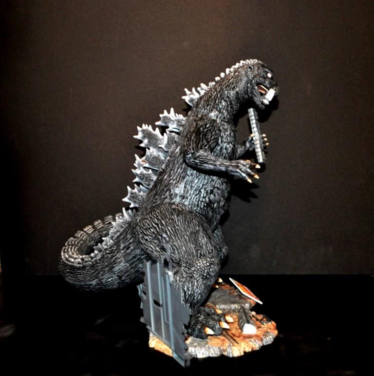 Godzilla Figure -- Plastic Model Celebrity Figure Kit -- 1/144 Scale ...