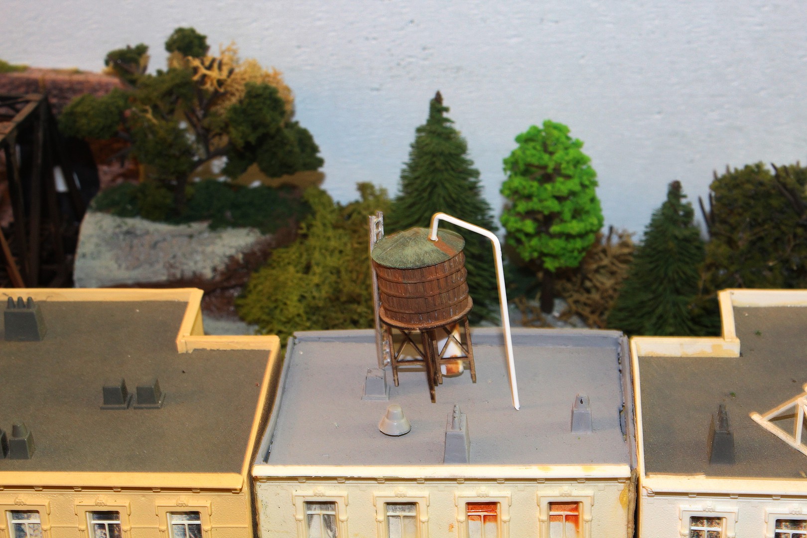 Gallery Pictures N-Scale-Arch Wood Roof Tank Resin & Metal Kit pkg(2) N ...