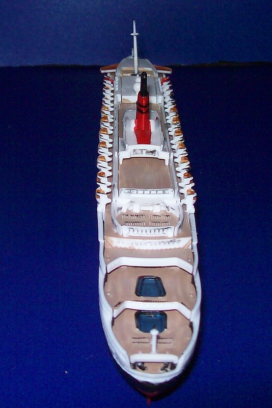 Queen Elizabeth II -- Plastic Model Commercial Ship Kit -- 1/1200 Scale ...