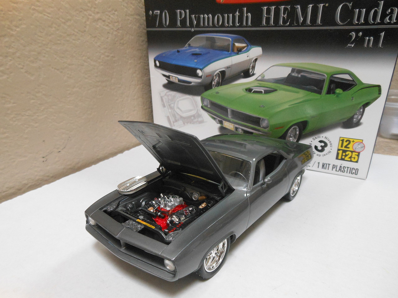 1970 Plymouth Hemi Cuda 2'n1 -- Plastic Model Car Kit -- 1/25 Scale ...