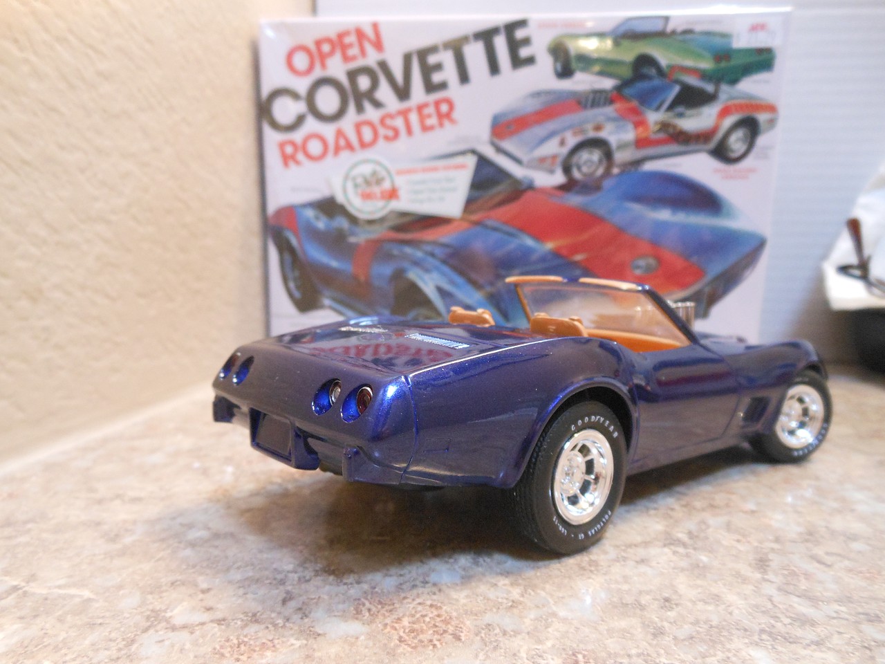 1975 Chevy Corvette Convertible -- Plastic Model Car Kit -- 1/25 Scale ...