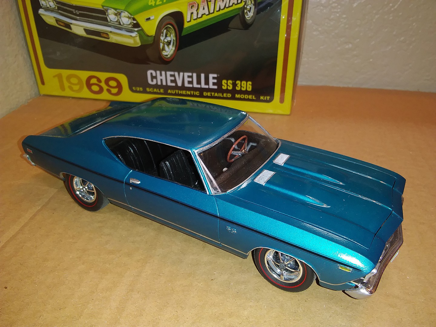 1969 Chevy Chevelle Hardtop -- Plastic Model Car Kit -- 1/24 Scale ...
