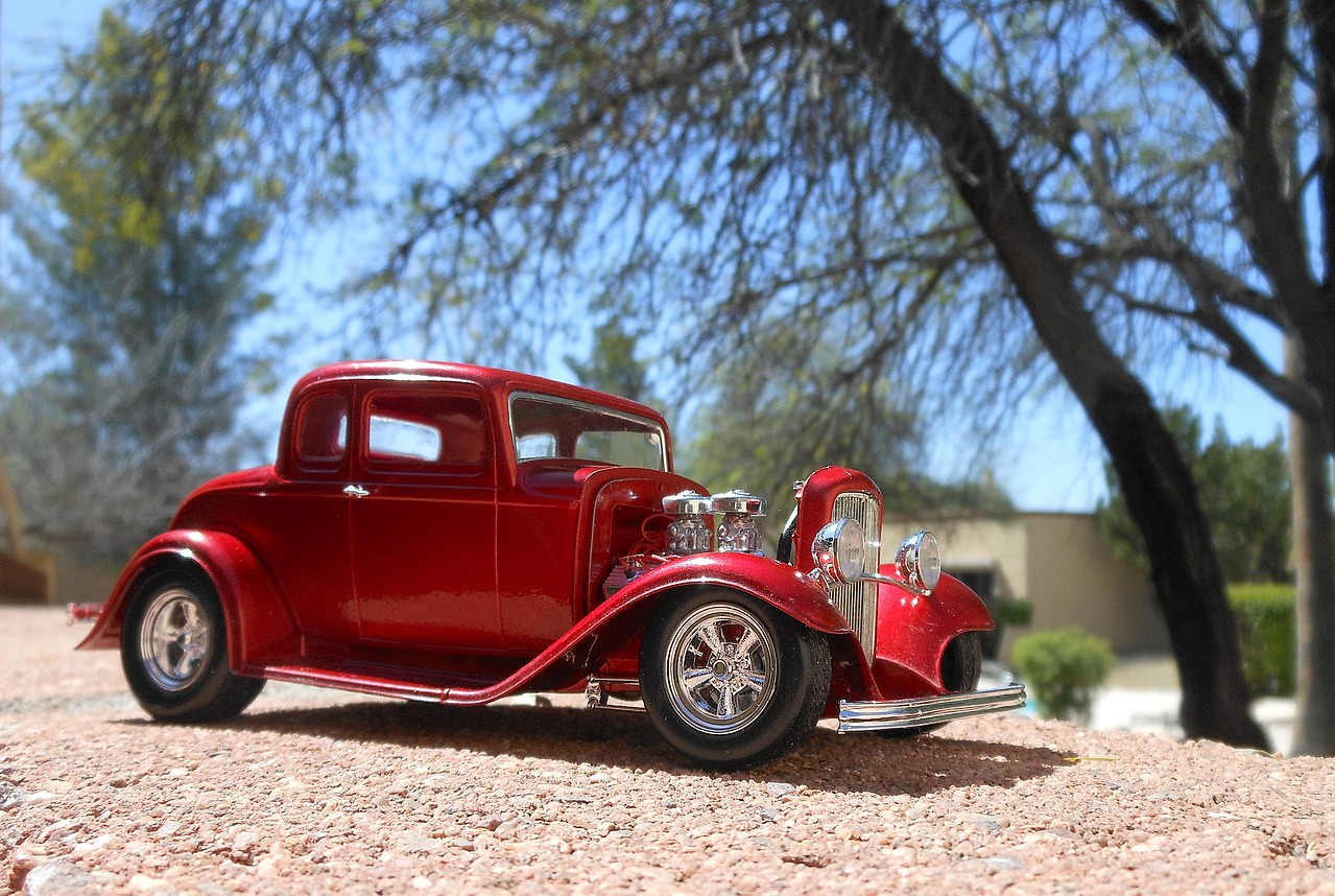 1932 Ford 5 Window Coupe -- Plastic Model Car Kit -- 1/25 Scale ...