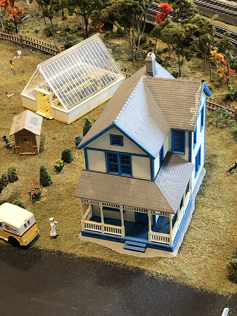 Gallery Pictures Walthers 2-Story Frame House Kit HO Scale Model ...