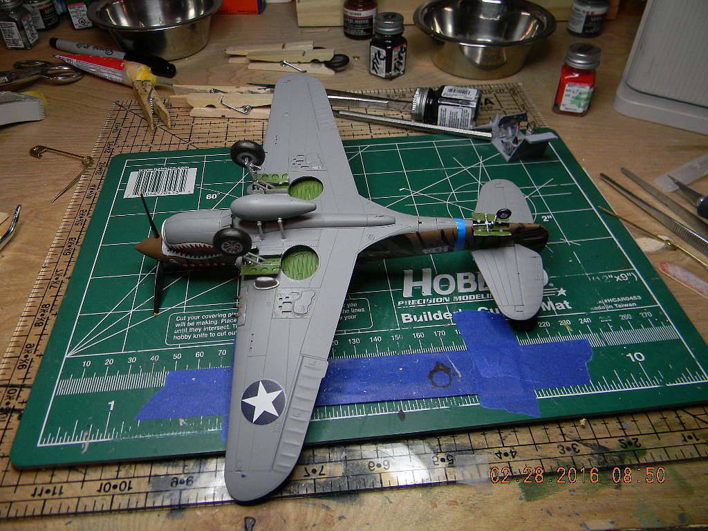 P40E Warhawk US Fighter -- Plastic Model Airplane Kit -- 1/48 Scale ...