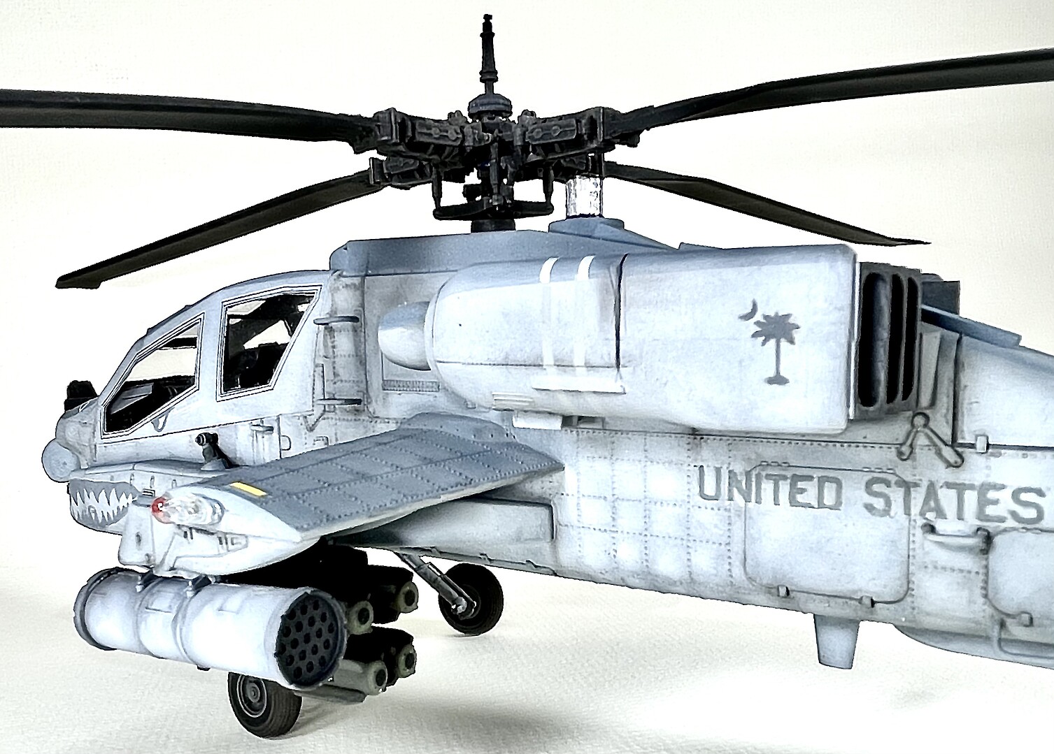 AH64A ANG South Carolina -- Plastic Model Helicopter Kit -- 1/35 Scale ...