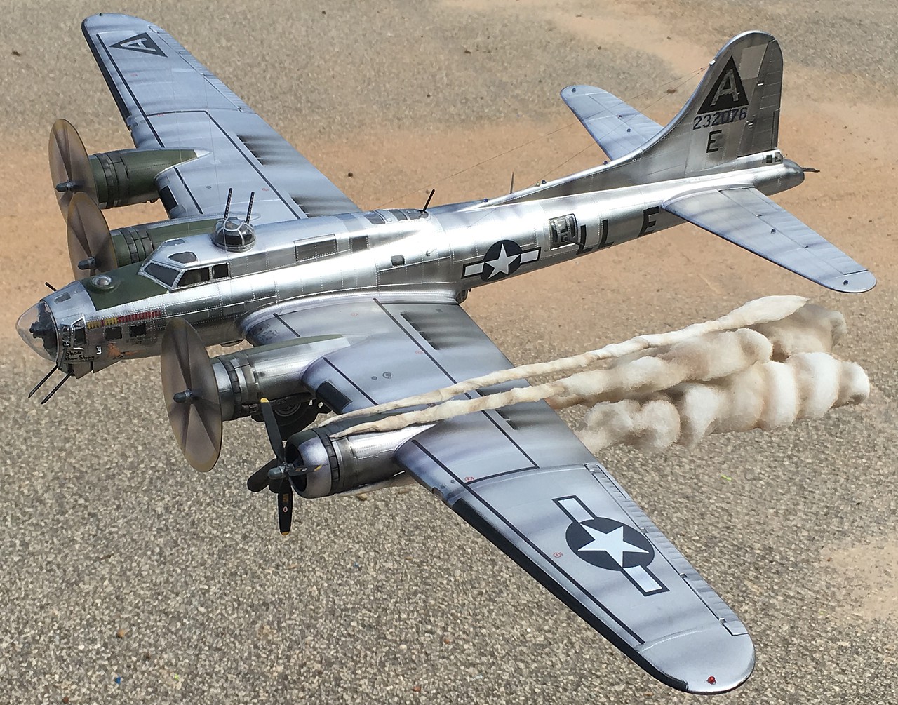 B-17G Flying Fortress -- Plastic Model Airplane Kit -- 1/48 Scale ...