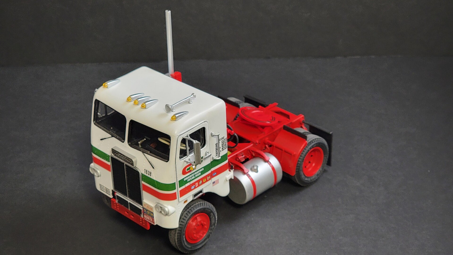 White Freightliner 2-in-1 SC/DD Cabover -- Plastic Model Truck Kit -- 1 ...