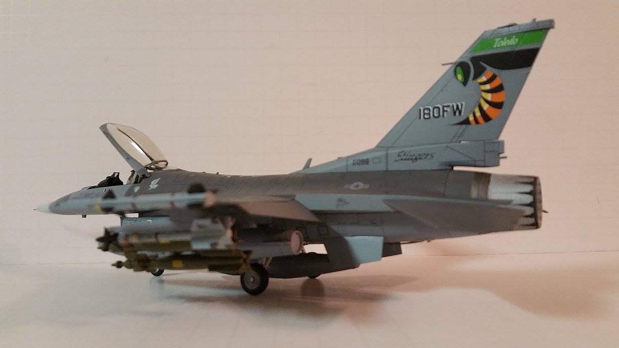 Lockheed F-16C Block 25/32 Jet Fighting Falcon -- Plastic Model ...
