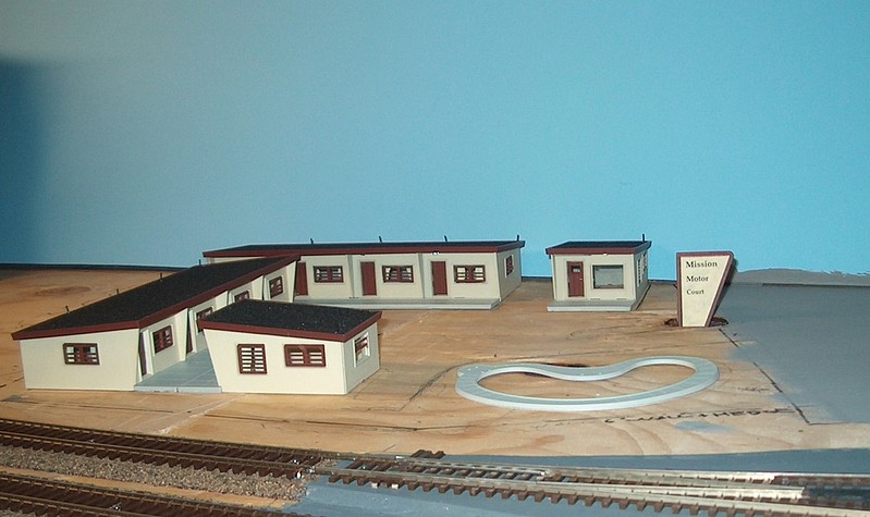 Gallery Pictures Bachmann Motel w/Pool Snap Kit HO Scale Model Railroad ...