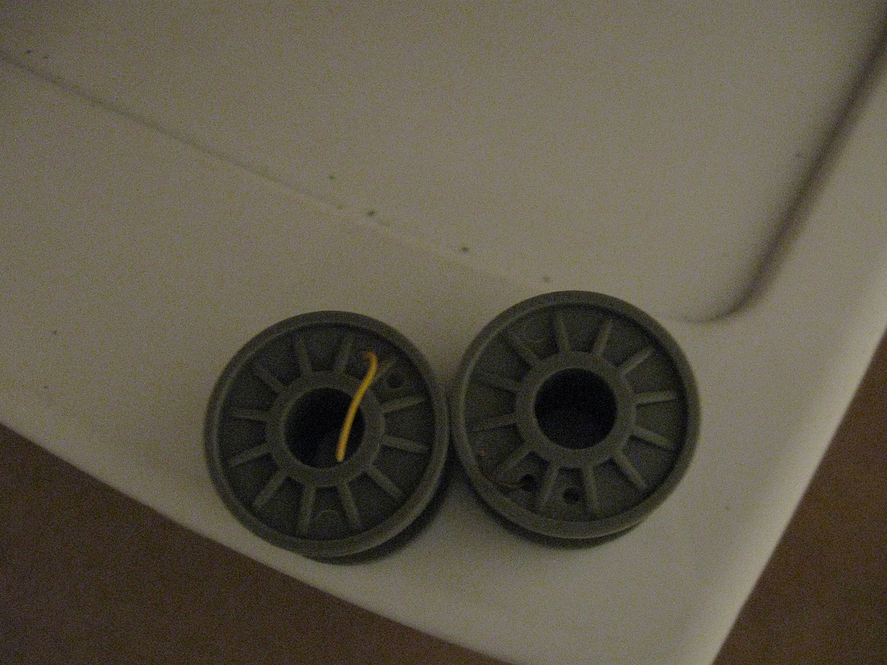 Hook-Up Wire - 1-Conductor Extra Fine 25' Spools (2) -- Model Railroad ...