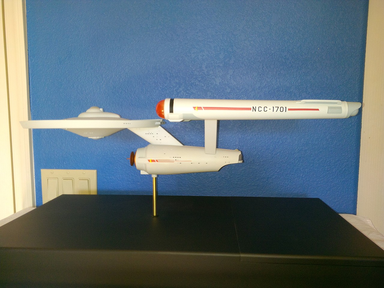 Star Trek TOS Enterprise Cutaway -- Science Fiction Plastic Model Kit ...