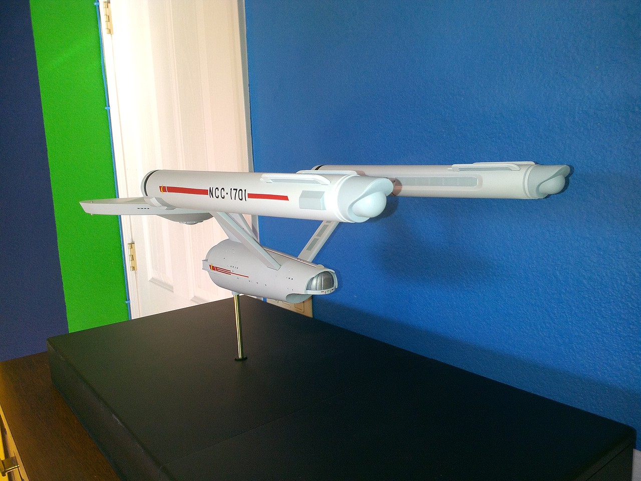 Star Trek TOS Enterprise Cutaway -- Science Fiction Plastic Model Kit ...