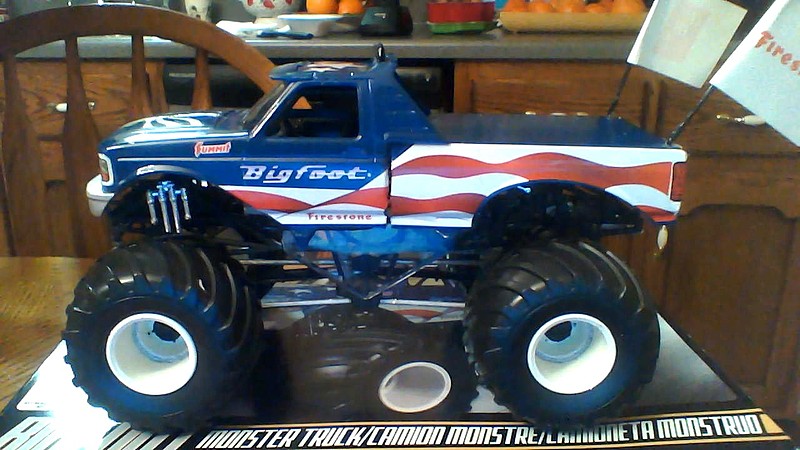 Bigfoot Ford Monster Truck -- Plastic Model MonsterTruck Kit -- 1/25 ...