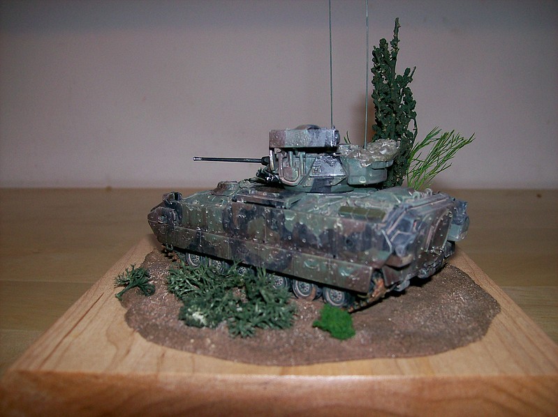 M2A2 Bradley Tank w/ERA -- Plastic Model Tank Kit -- 1/72 Scale ...