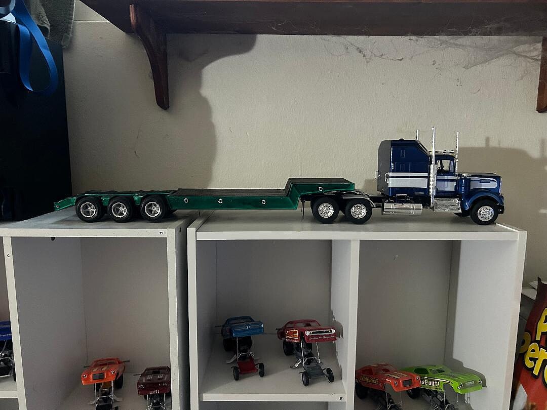 880 Lowboy Trailer with load -- Plastic Model Truck Vehicle Kit -- 1/25 ...