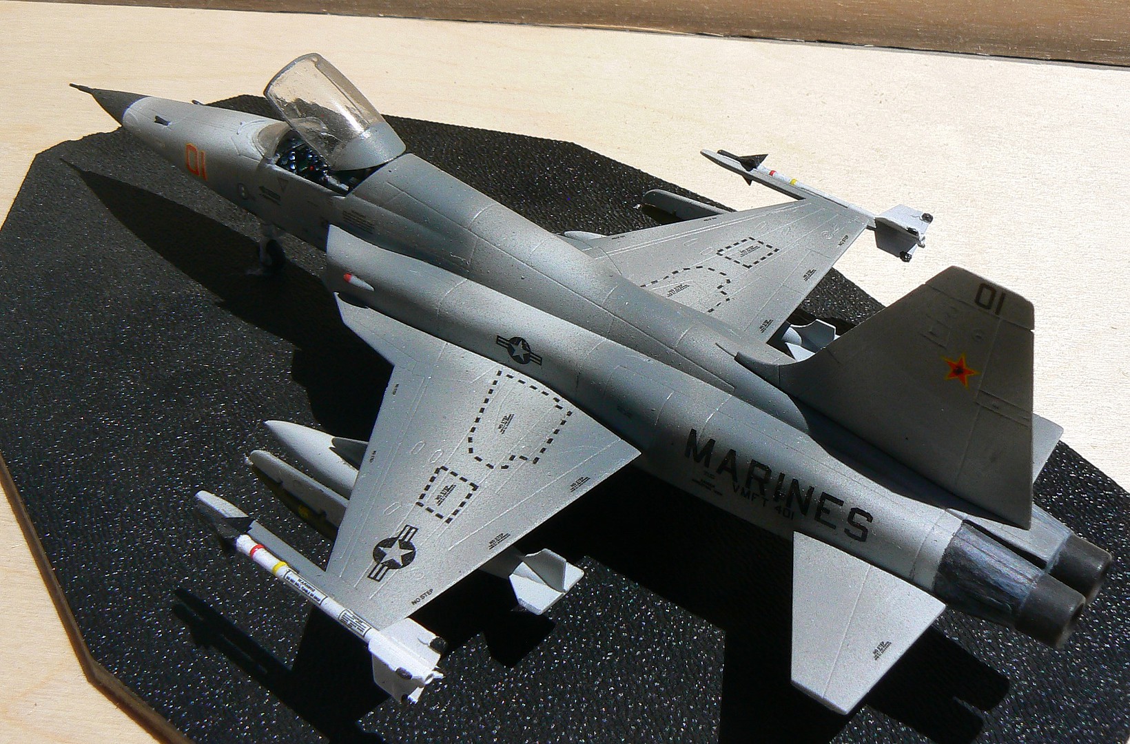 F-5E Tiger II Fighter -- Plastic Model Airplane Kit -- 1/72 Scale -- # ...