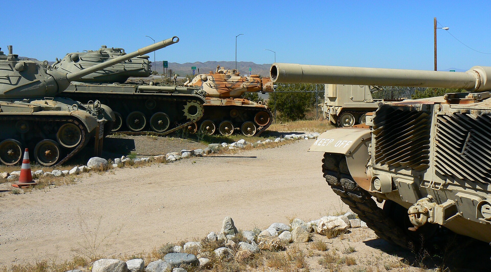 U.S. Medium Tank M47 E/M 2'n1 -- Plastic Model Military Tank Kit -- 1/35 Scale -- #2072 pictures ...