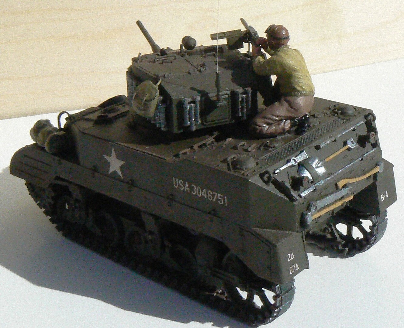 US Light Tank M5A1 w/4 Figures -- Plastic Model Military Vehicle Kit ...