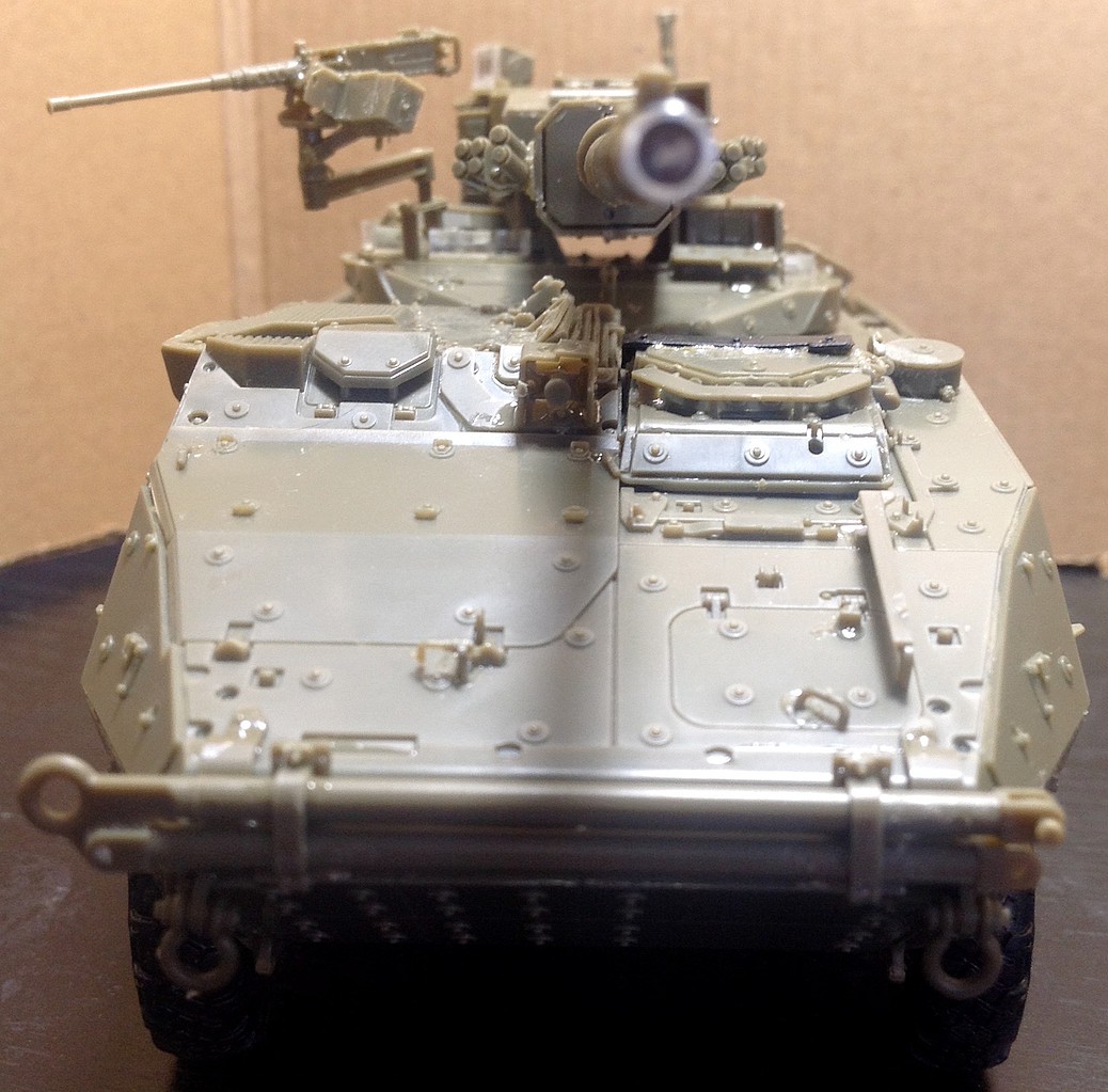 Stryker M1128 MGS Vehicle -- Plastic Model Armoured Car Kit -- 1/35 ...