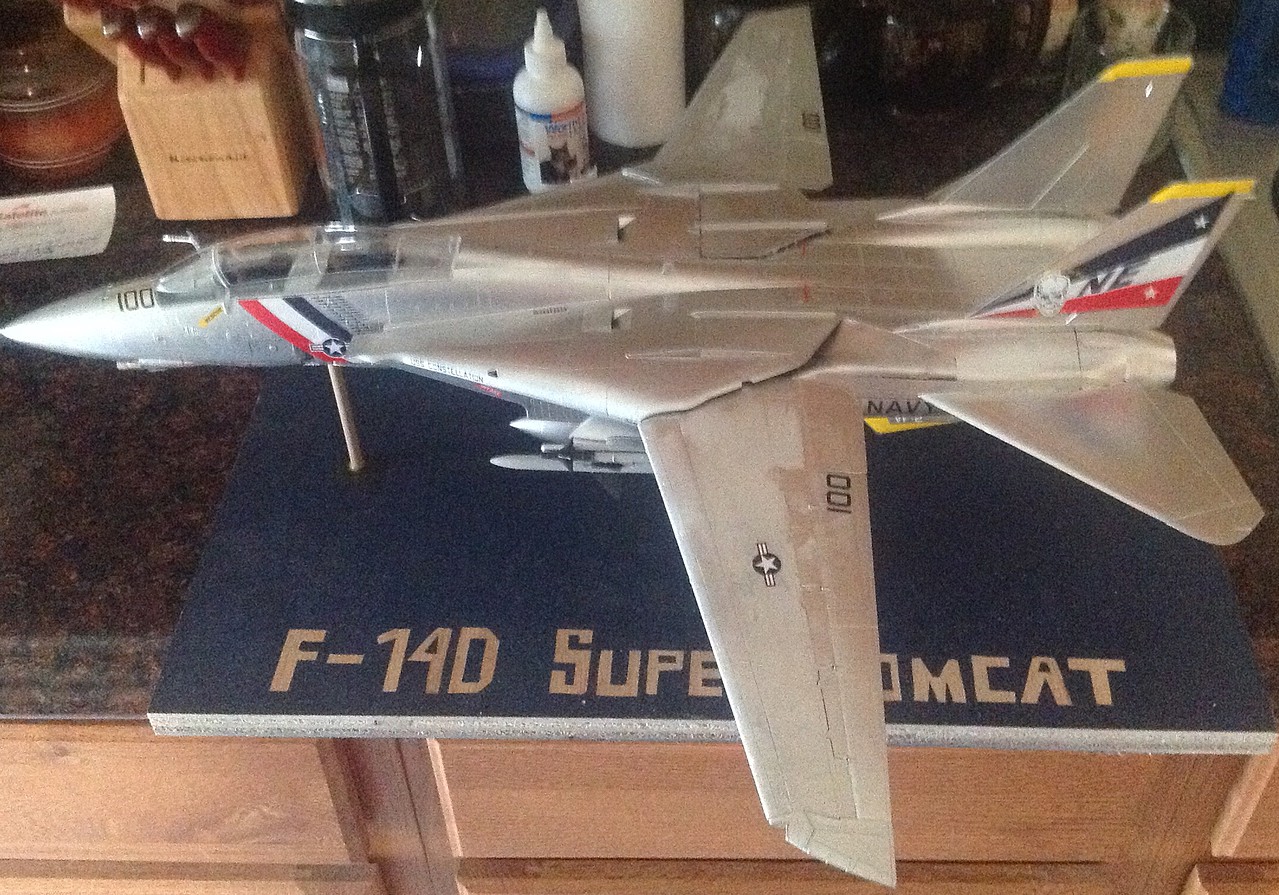 F14D Super Tomcat Fighter Aircraft -- Plastic Model Airplane Kit -- 1/ ...